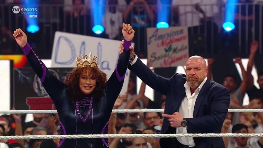 Video: Triple H Crowns Nia Jax 2024 WWE Queen Of The Ring | PWMania ...