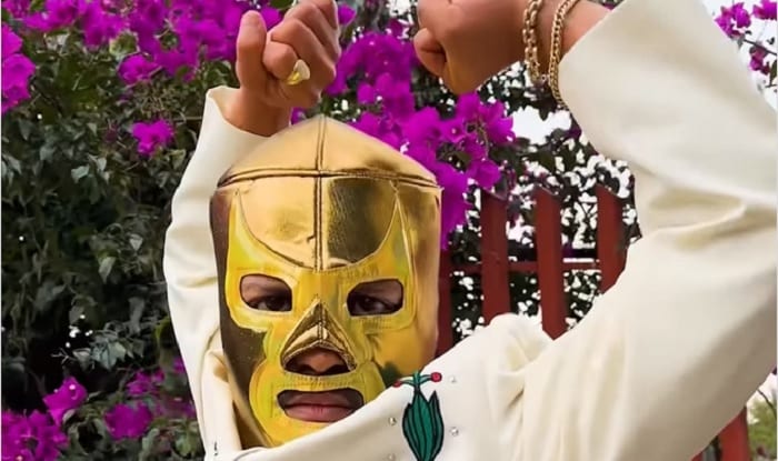 Bruno Mars Poses With CMLL Title, Adopts Lucha Alter-Ego For New Music ...