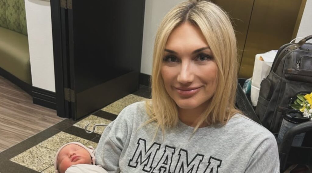 Photo: Brooke Hogan Welcomes Twins Oliver And Molly Into The World ...